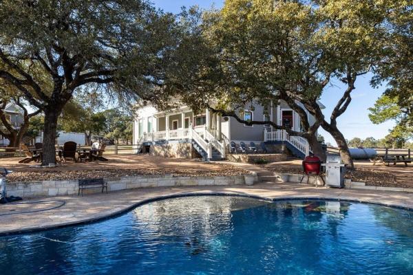 Unique Victorian Estate - The Llama Ranch - Dripping Springs, TX