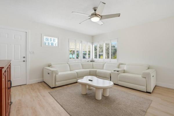 Saltaire Retreat - St. Petersburg, FL