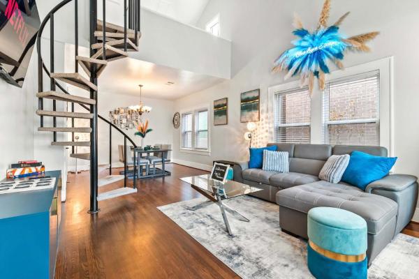 Montrose Getaway Condo Free Wine & Balcony - Houston, TX