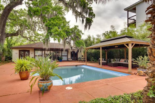 Walk To Ocean: Family Biloxi Haven W/ Pool & Patio - Ocean Springs, MS