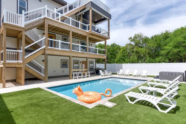 Sojourn Gemstone Saltwater Pool & Hot Tub - Duck, NC