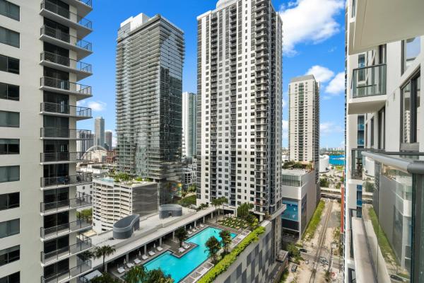 Downtown Luxury Condo - Pool & Gym - Miami