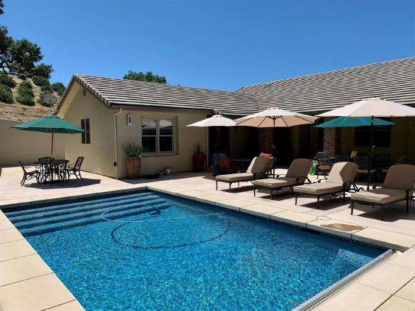 Hilltop Vistas Pool, Wine & Family Fun - Morro Bay, CA