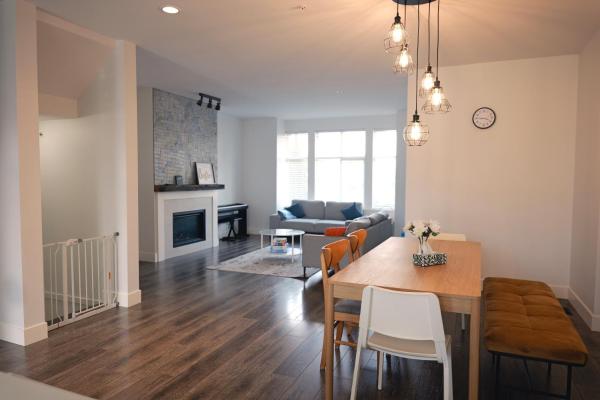 Modern 3 Bedroom Duplex Home In Langley - Langley