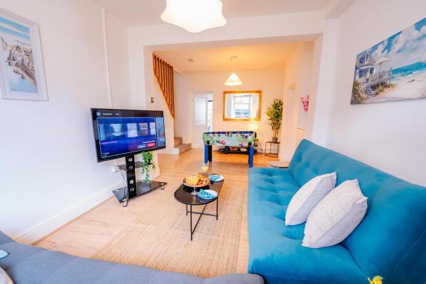 Spacious 2 Bed House Games Room & Smart Tv - Cardiff
