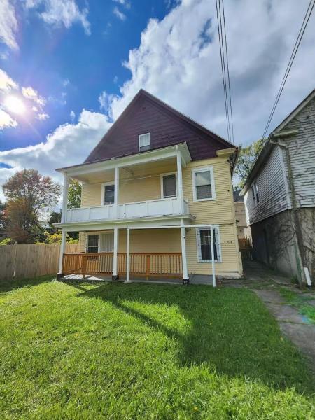 Spacious 3br Niagara Stay + Backyard - Niagara Falls, NY