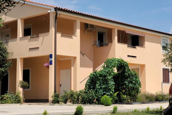 Apartments With Parking Space Vrsi, Zadar - 25947 - Vrsi
