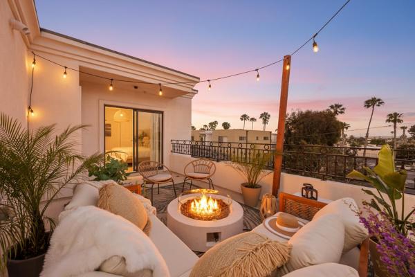 Coastal Pb Retreat, King Suite, Firepit & Balcony - San Diego, CA