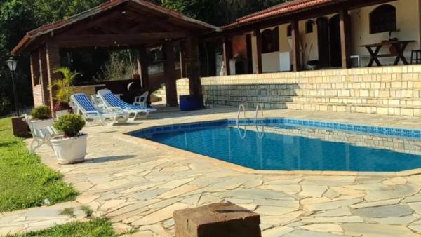 Chácara Até 20 Pessoas: Piscina E Churrasqueira. - Ibiúna