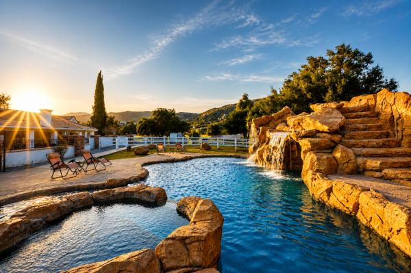 20% Off May Wkdays Perfect For Families Pool Spa - Lake Elsinore, CA