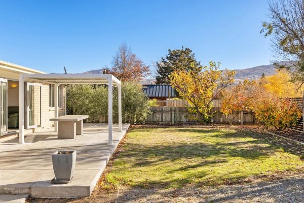 Get Away By The Green - Cromwell Holiday Home - Cromwell
