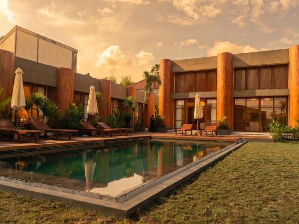 Frontera Nyanyi - Bali