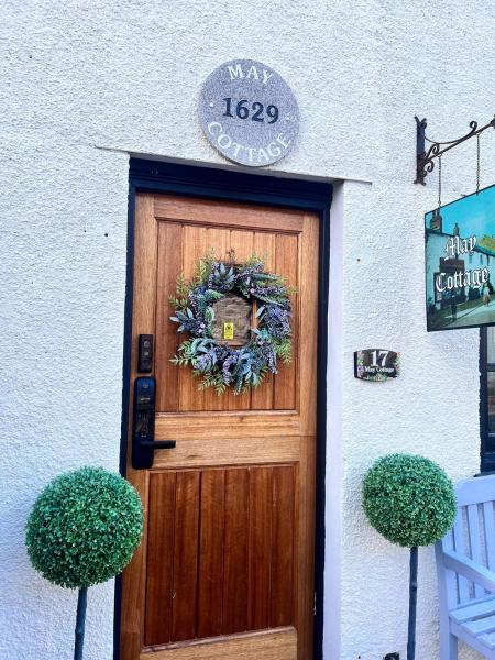 Historic 1629 May Cottage With Hot Tub - Morecambe