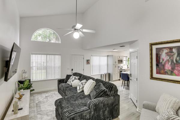 Private Yard + Deck: Tallahassee Towhome! - タラハシー, FL
