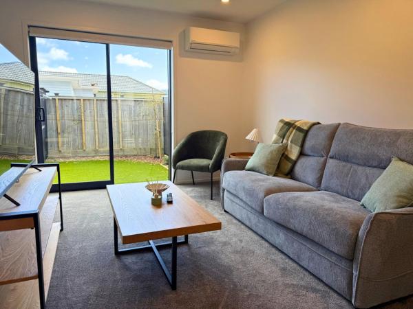 Bright And Spacious Wellington Townhouse - Lower Hutt