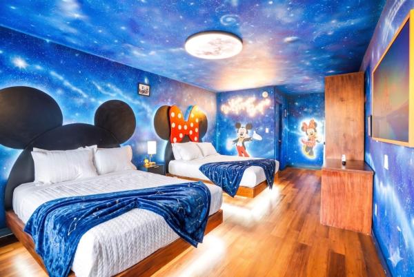 The Mickey And Minnie Studio - Celebration, FL