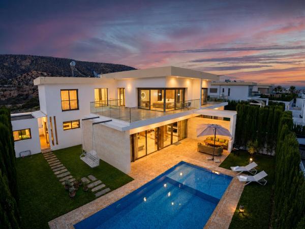 Empiva Atlas - Luxury Villa & Private Cook & Heated Pool, Taghazout Bay - Taghazout