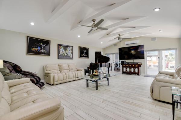 Captains Cove Canalfront With Pool And Boat Lift - Key West, FL