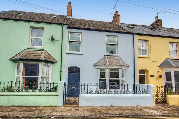 4 Bedroom Holiday Home - Tenby - Perfect Location - Suffolk House - Tenby