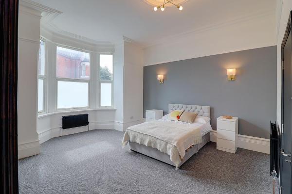 Coastal Room With Dedicated Bathroom - Fareham
