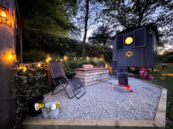 Shepherds Hut Near Beach Hot Tub Lakeside - 데번