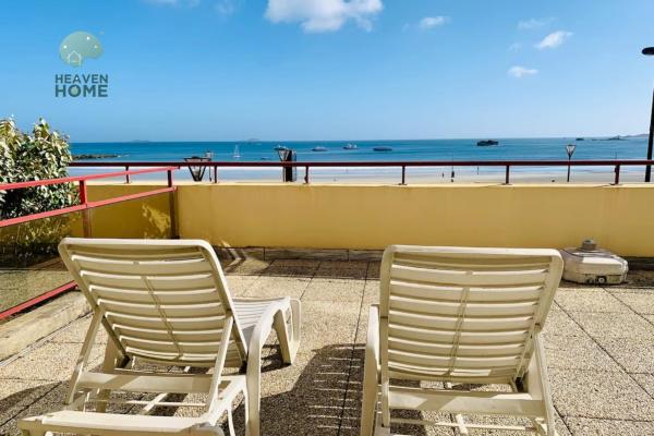 Grande Terrasse Vue Sur La Plage De Trestraou - Perros-Guirec