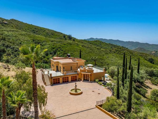 Gated Malibu Estate With Pool, Movie Theater, Sauna, Canyon Views - Malibu, CA