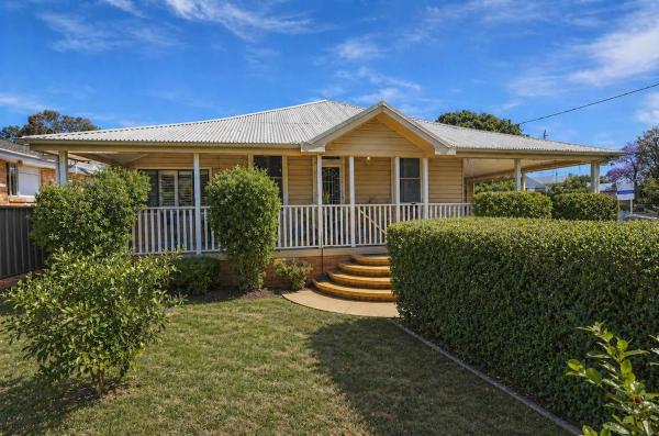 Central 4br Home With Secure Parking - Muswellbrook