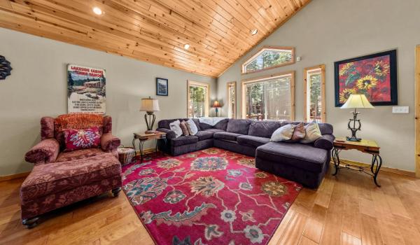 Tahoe Donner Cabin Level Driveway Sleeps 8 - Truckee, CA