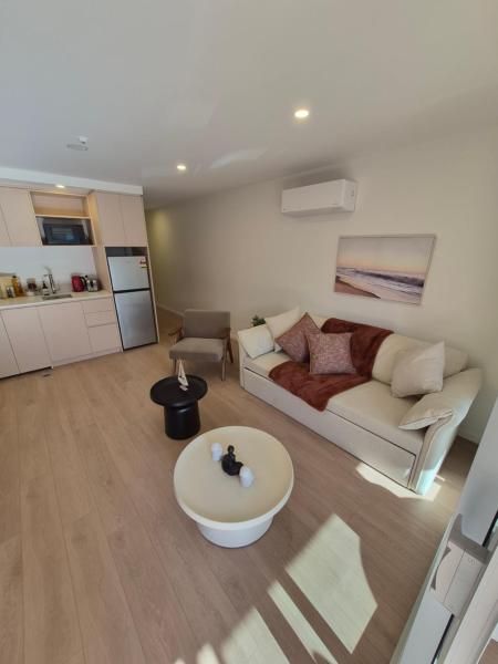 New Modern Cosy Cbd One-bedroom Apartment - 