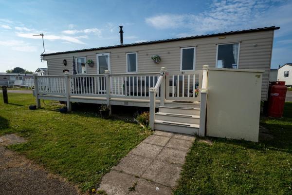 Grouse: Coastal Caravan Near Scratby Beach - Sea Palling