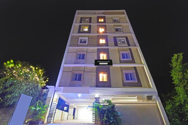 Super Townhouse Kondapur Near Botanical Garden Formerly Rrr Inn - Hyderabad