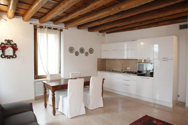 Centre 2 Bedroom Flat - Verona
