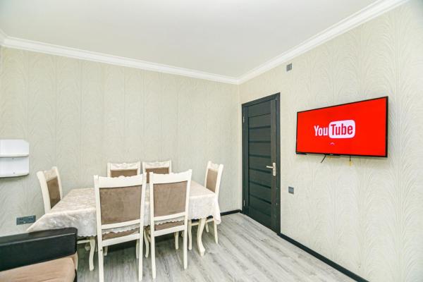 Hollywood Apartment İN The Targovu - Baku