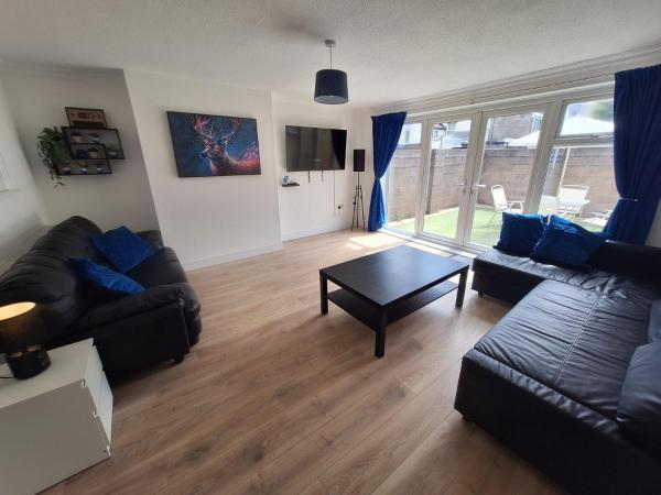 3 Bed, Terrace House, Sleeps Up To 7 People, Garden - Cardiff