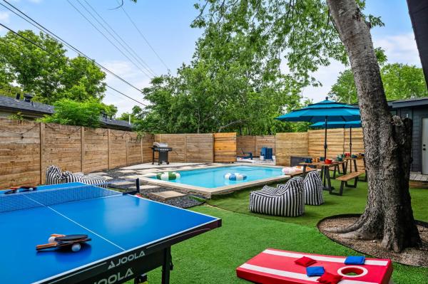 Wonderland - Sleeps 24 Pool Hot Tub Soccer Etc - Austin, TX