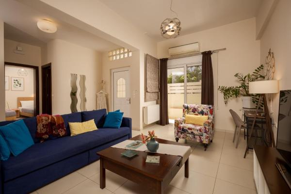 Blue Iris: Stylish Apartment Just 10 Minutes Walk From Old Town Chania - Chania