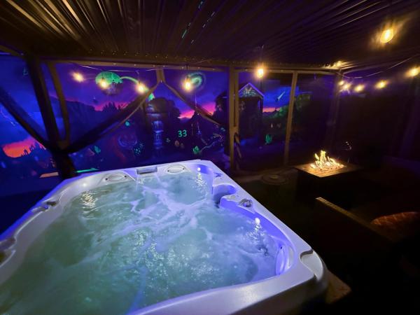 Neon Jungle Hideaway - Sapporo