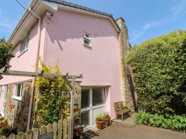 Mini Mena - St Austell