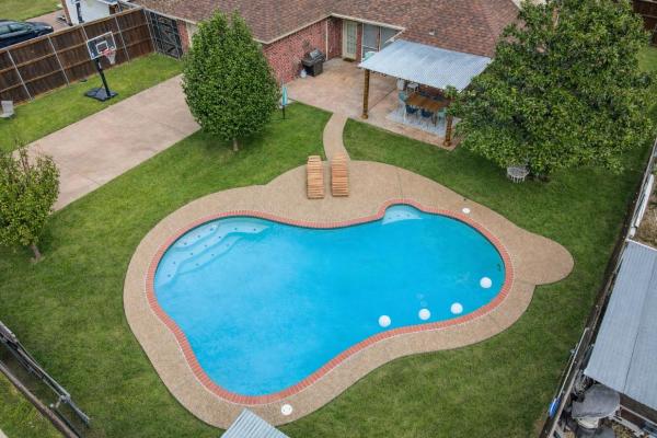 Luxury Retreat 6br35ba Pool, Hot Tub & Game Room - Dallas, TX