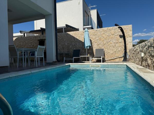 Palmandre (Pag Apartment Luxurious) - Mandre