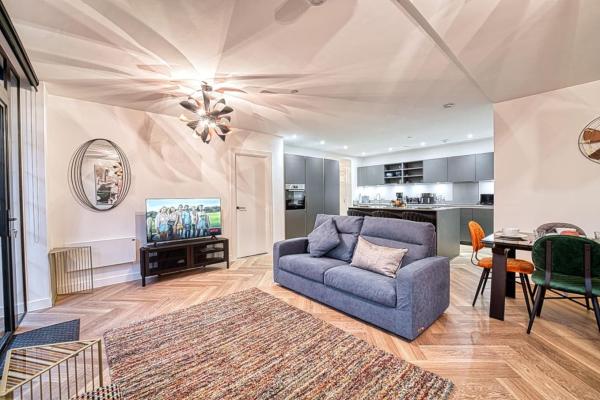Lockside Suite 3-bedroom Sophisticated Flat - Staffordshire