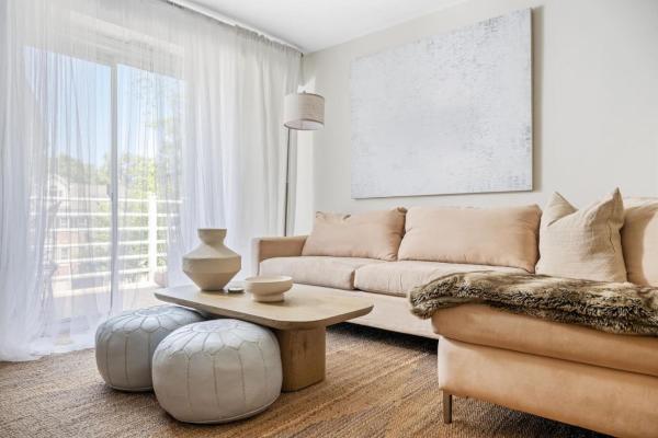The Montclair - 2br Rosslyn Apartment With Balcony & 2 Free Parking Passes - Silver Spring, MD