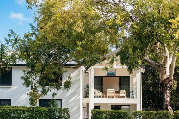 Clarkes Beach Elevated New Beachfront Retreat - Suffolk Park