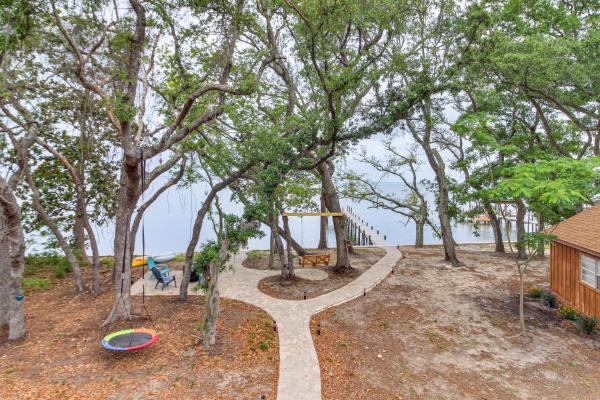 Cozy Bayfront Log Cabin! Fishing Pier, Swim Dock! - United States
