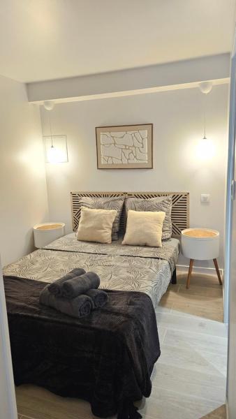 Logement Climatisé Rénové Avec Cour, Parking Gratuit, Proche Festival Et Remparts - Villeneuve-lès-Avignon