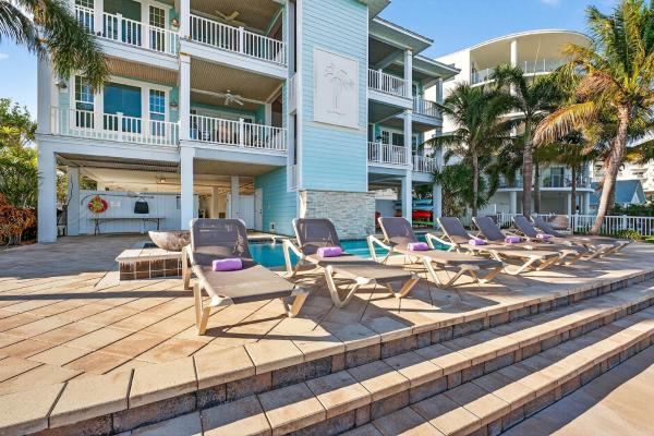 Treasure Trove Waterfront Mermaid - St. Pete Beach, FL