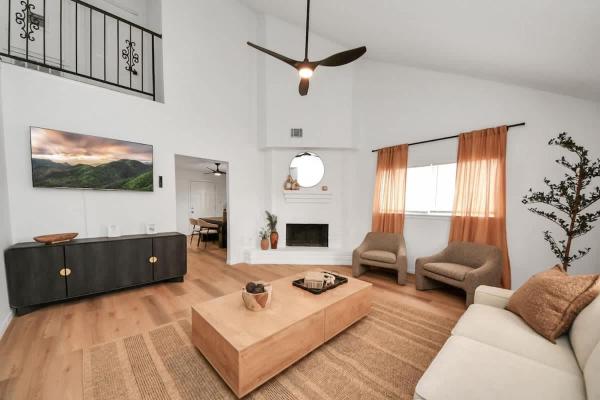 Houston - Modern Comfort With Garage & Patio - Houston, TX