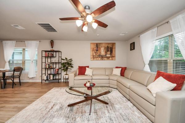 Modern Living, Close To Everything - Houston, TX