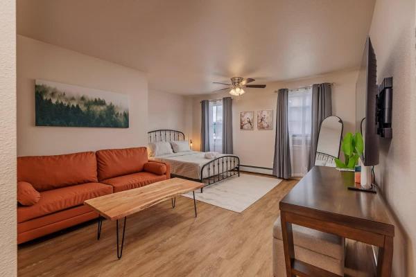 Historic Chic Downtown Suite - Anchorage, AK
